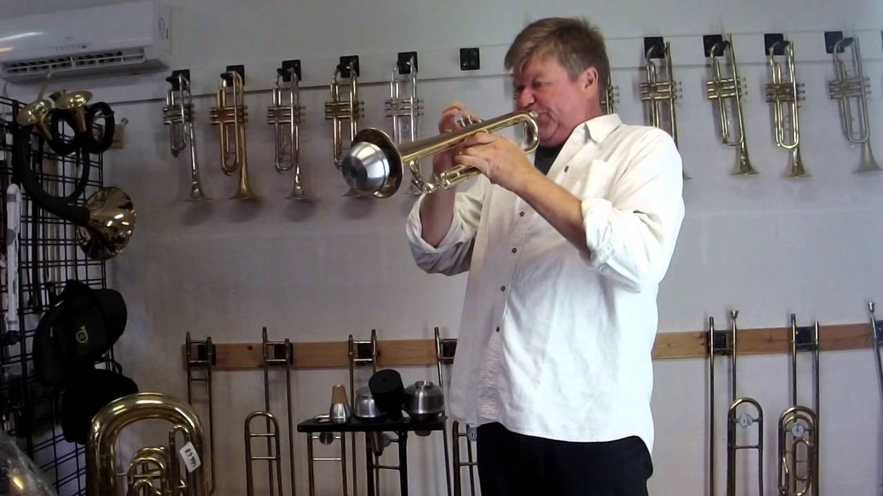 Straight Mute Trumpet Passionné - YouTube