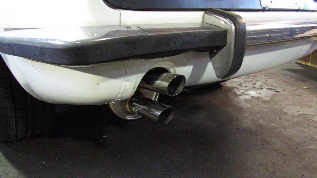 Fujitsubo Legalis Exhaust System Datsun 240Z Idle and Rev - YouTube