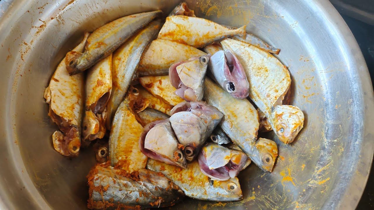 Clay Pot Fish Curry/ Manchatti Meen Kulambu/ Sara Samaiyal - YouTube