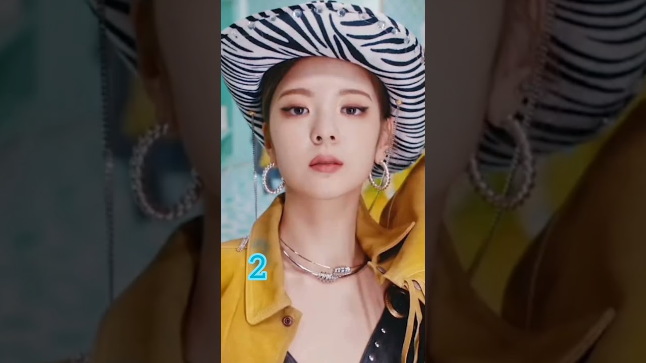 How many outfits did Lia wear in "LOCO"MV - YouTube