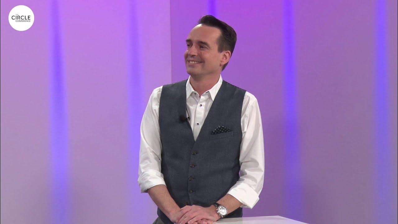 Im Interview Florian Inhauser, Moderator SRF Tagesschau, zur THE CIRCLE CONFERENCE 2021 - YouTube