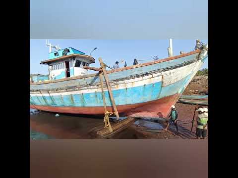Big fishing boat coming out of the sea|Devgad jetty |big boat|🚢 - YouTube
