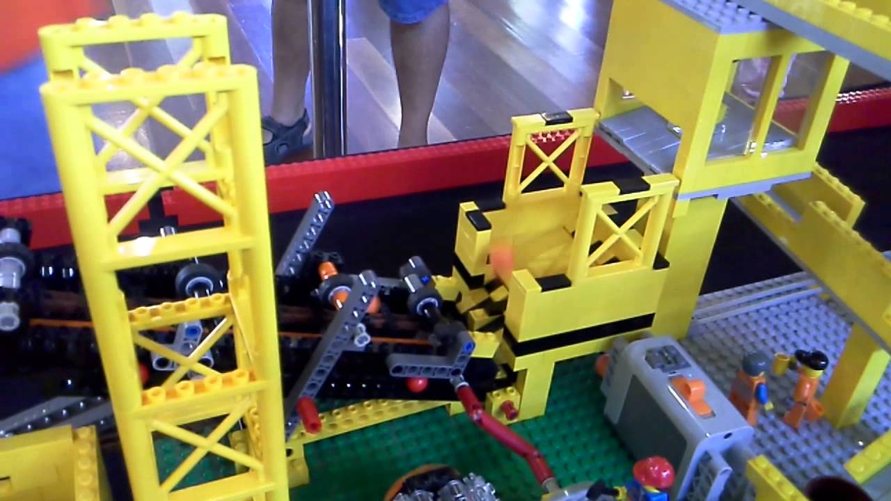 Lego GBC Chain Hill Conveyor Lift Module - Brickvention 2016 #1 - YouTube