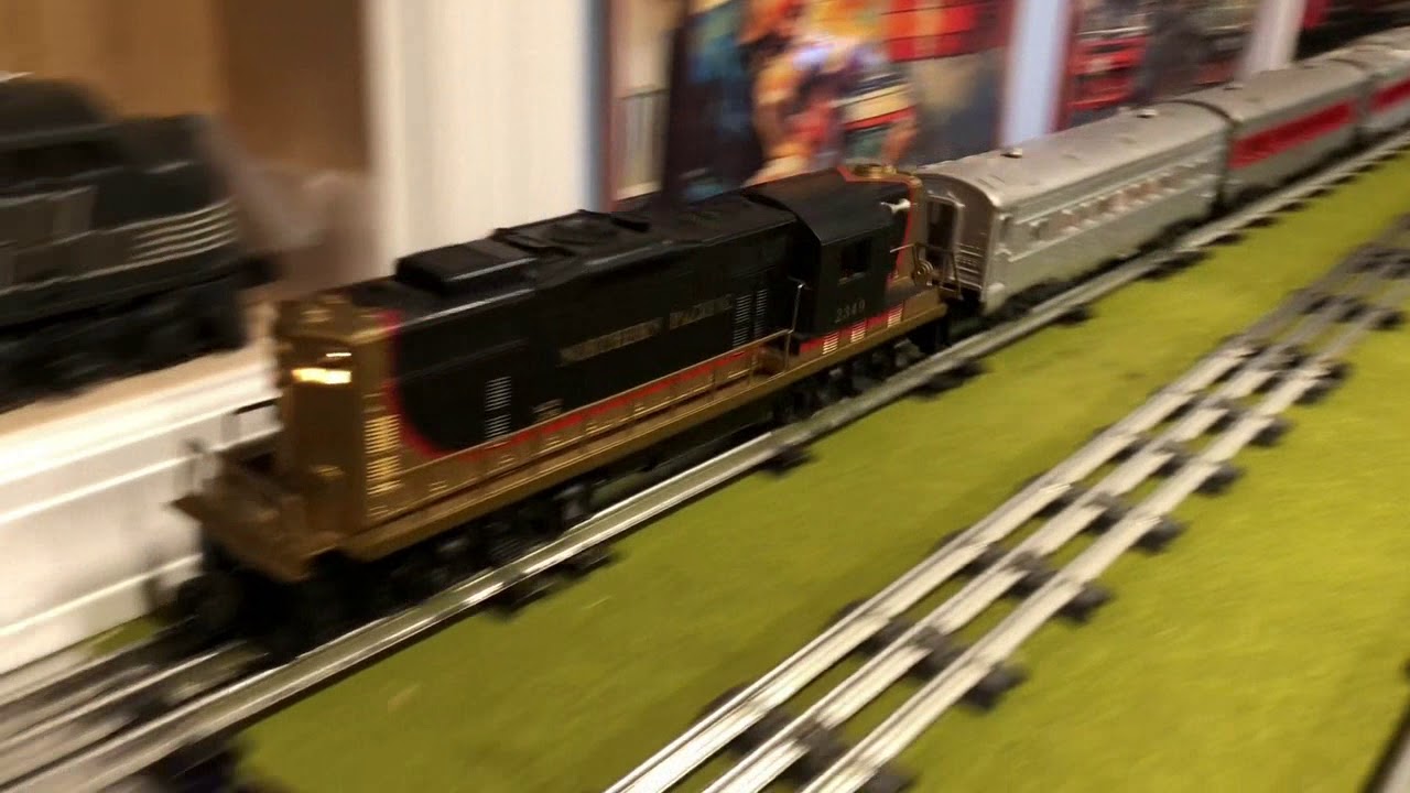 Postwar Lionel 2349 Northern Pacific GP9 - YouTube