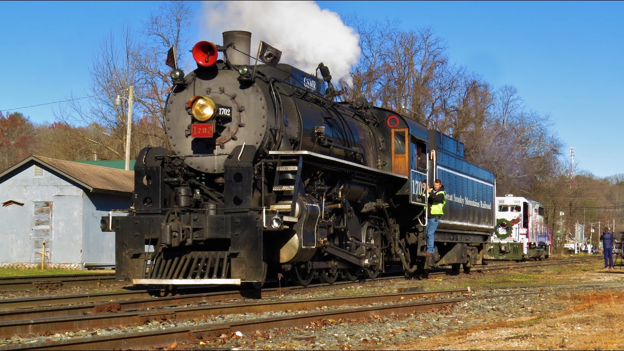 GSMR 1702 Arriving & Switching In Bryson City - YouTube