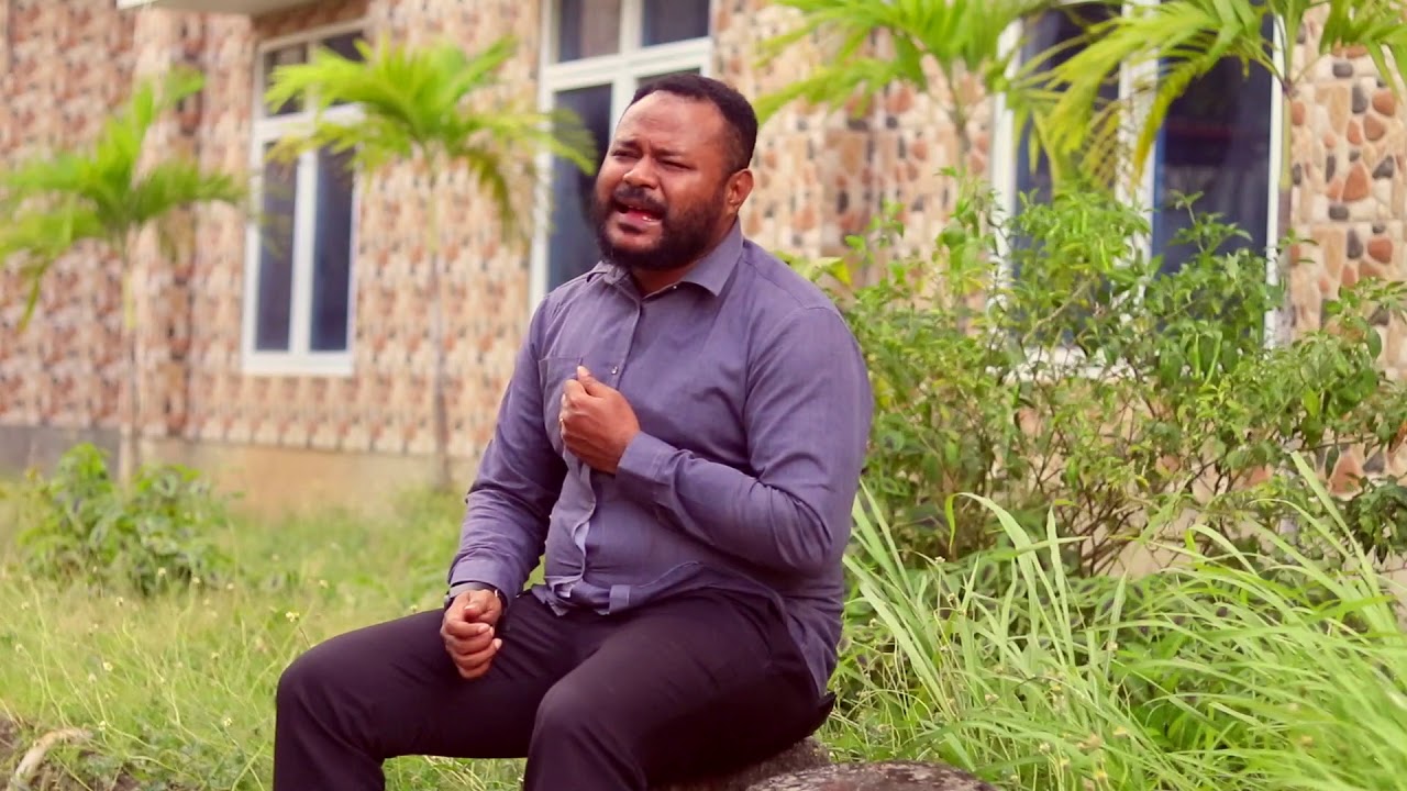 AltarMu yang Kudus (Nelius Awaki) - YouTube