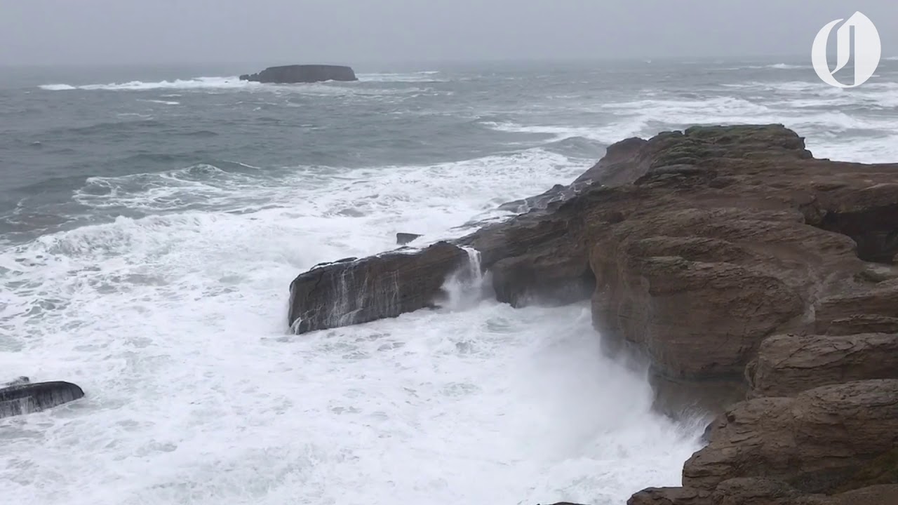 High seas and dramatic waves at the Oregon coast - YouTube