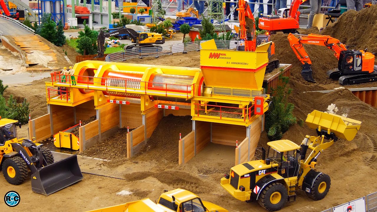 AMAZING RC CONSTRUCTION SITE IN ACTION | INTERMODELLBAU 2021 - YouTube