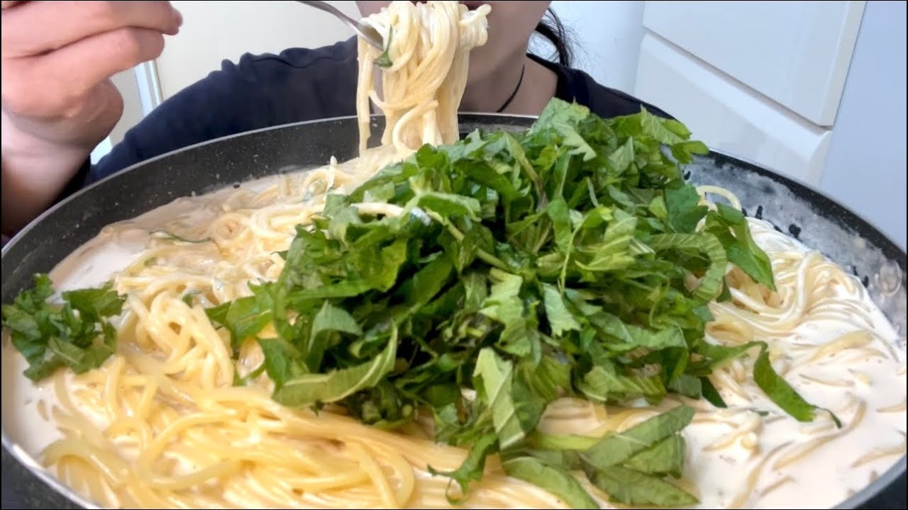 【ASMR】Pasta with spicy cod roe cream！明太子クリームパスタ！ - YouTube