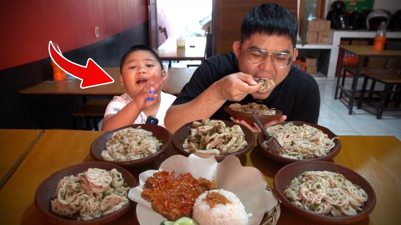 MUKBANG SEBLAK RAFAEL YG VIRAL SMBIL DIGANGGUIN INI BOCIL ‼️ - YouTube