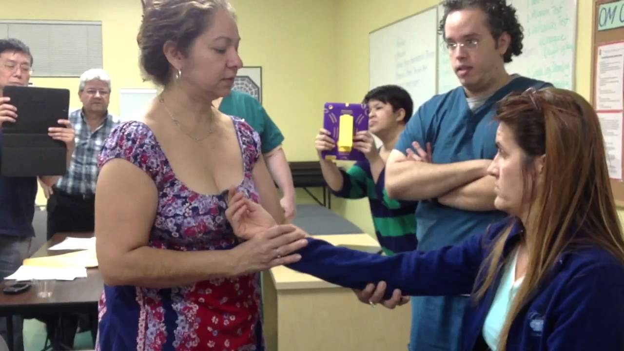 Valgus and Varus Test - YouTube