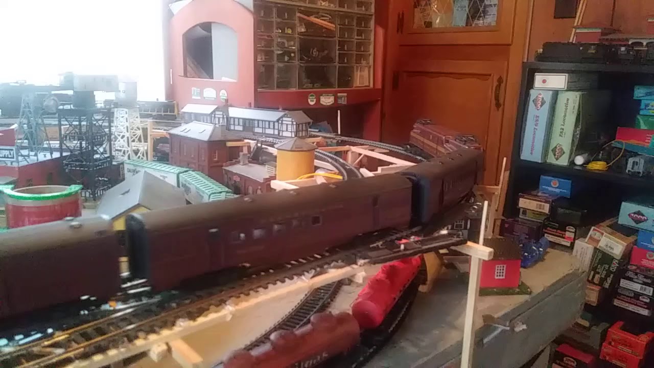HO Scale IHC PRR GG1 on tiny DCC layout. - YouTube