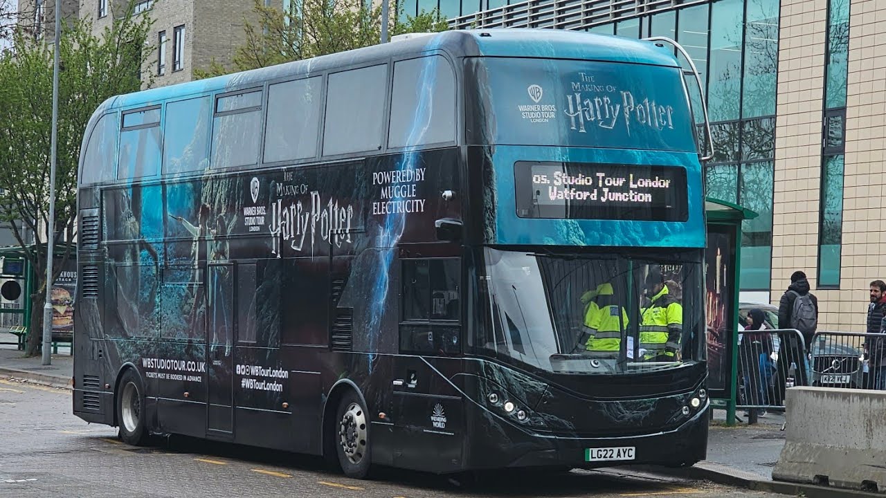 🚍*Harry Potter Bus* LG22 AYC BYD Electric - YouTube
