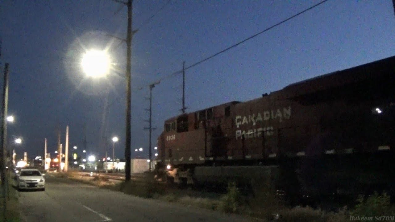 CSX K423 w/CP GE's Meets NS Train at Hamilton, OH - YouTube