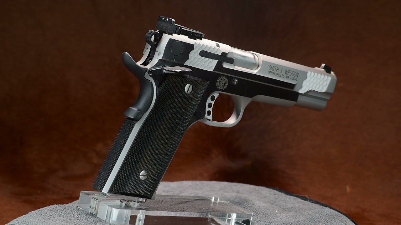 Smith & Wesson Performance Center M945 - YouTube