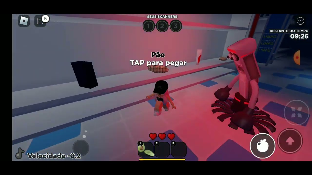 Não fiquem trancados no mercado com robô do mal no roblox - YouTube