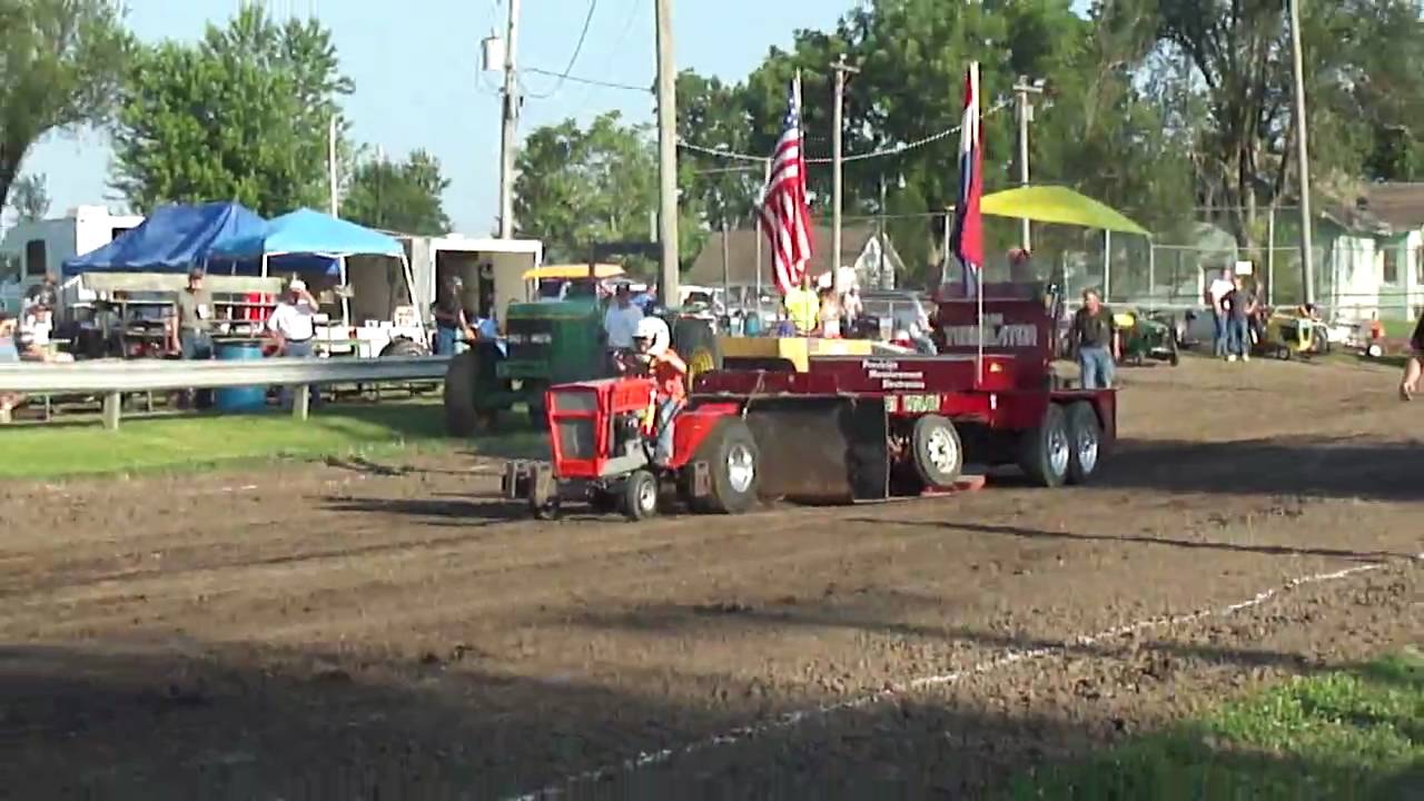 Bracken Tractor Pulling - YouTube