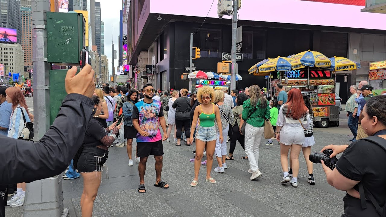 Amazing Dance Moves From This Cuple IN Time Square NYC... - YouTube