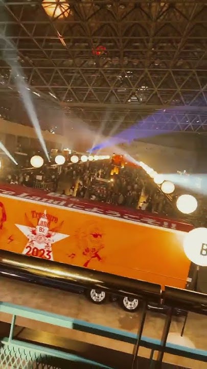 この間B'z35周年TreasureLandに行ってきたよ〜Pleasure Tour行きたいわね… - YouTube