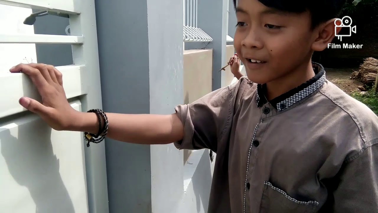anak makan tai - YouTube