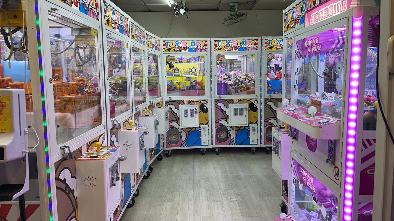 Claw machine Taipei underground mall live - YouTube