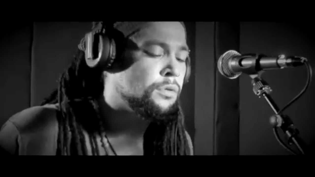 Loop station performance of A to Q by Adam Baluch - YouTube