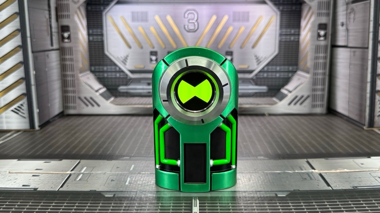 Ben 10 The Ultimatrix Life Size Replica Review - Ben 10 Ultimate Alien ...