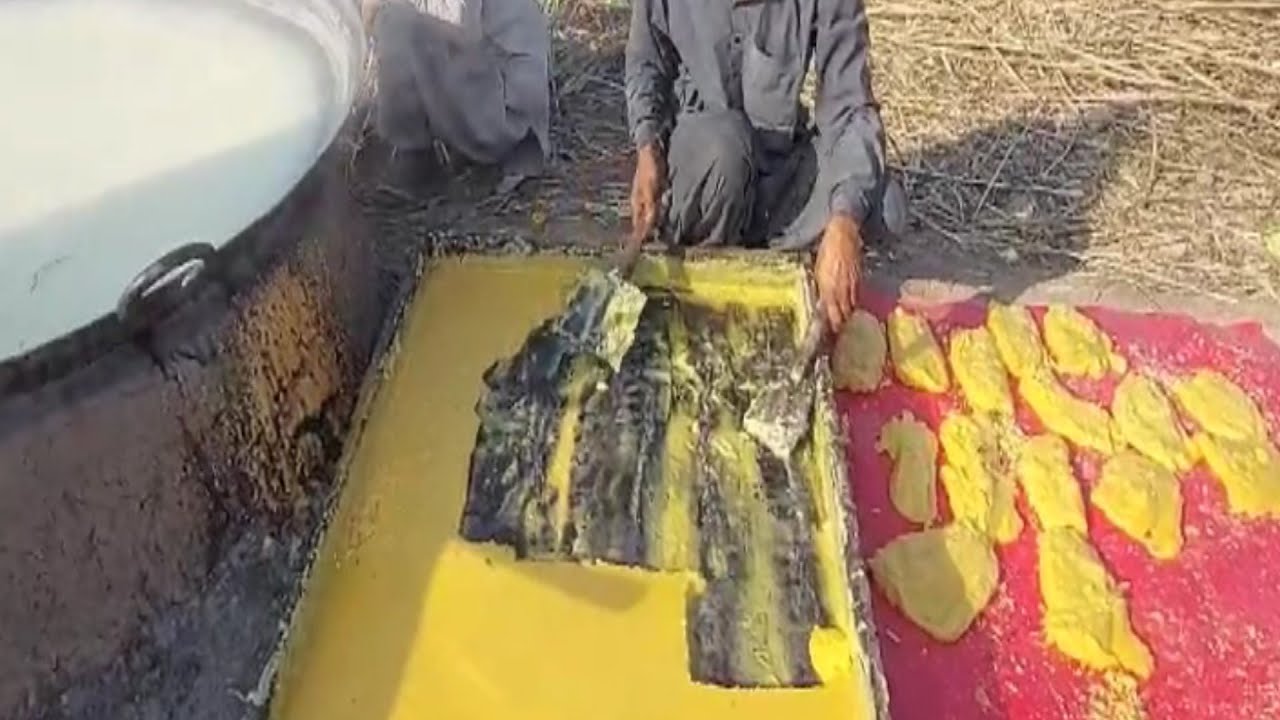 Traditional way of making gurh (jaggery) from sugarcane juice #shorts ...