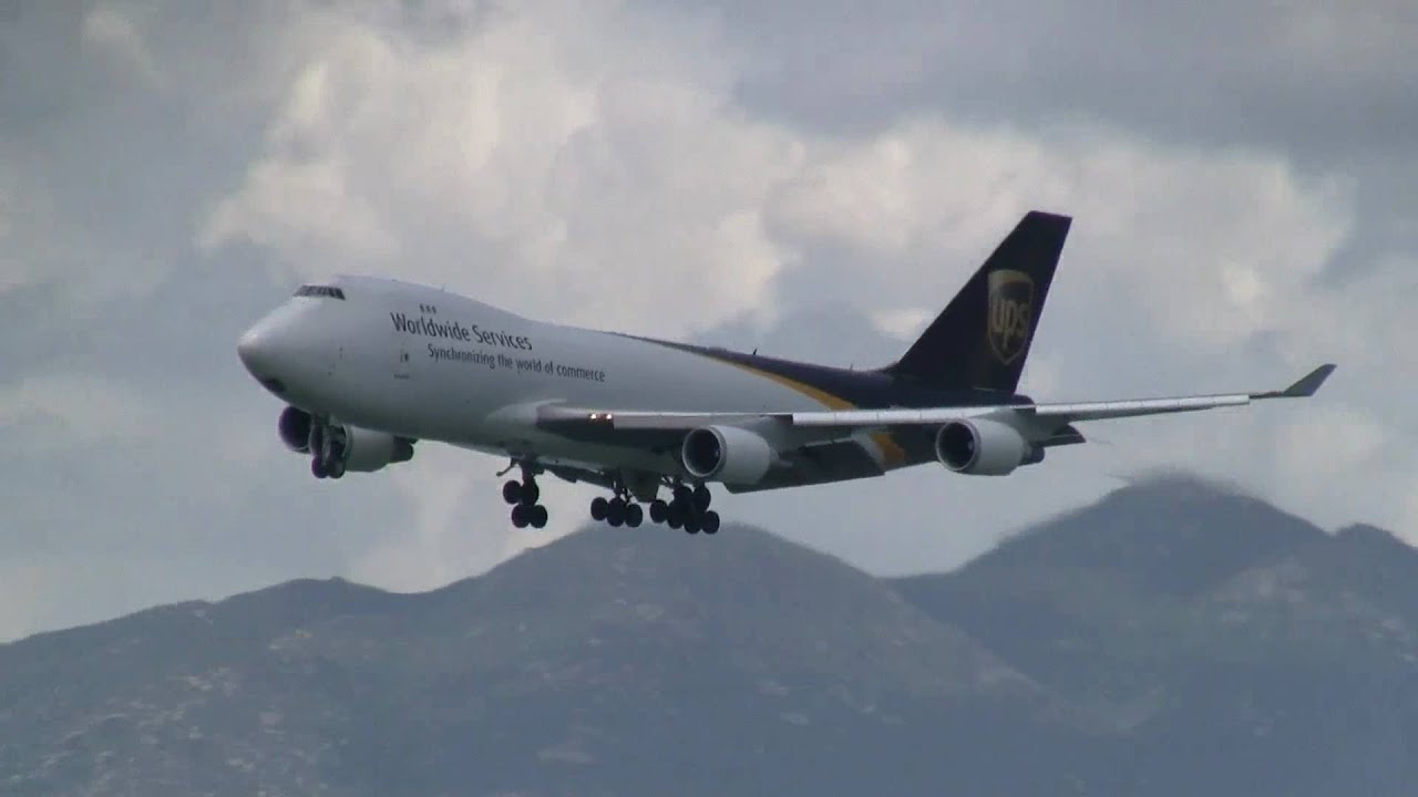 UPS Boeing 747-400 Freighter Landing at Hong Kong International Airport ...