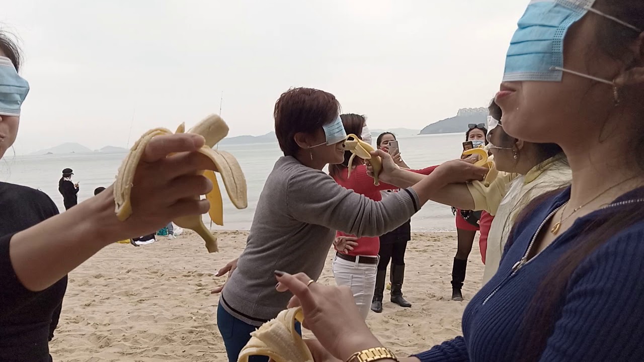 Xmas party(Kainan ng saging games) - YouTube