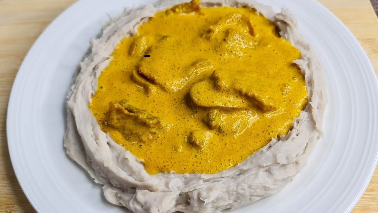 Comment préparer le taro avec la sauce jaune - YouTube