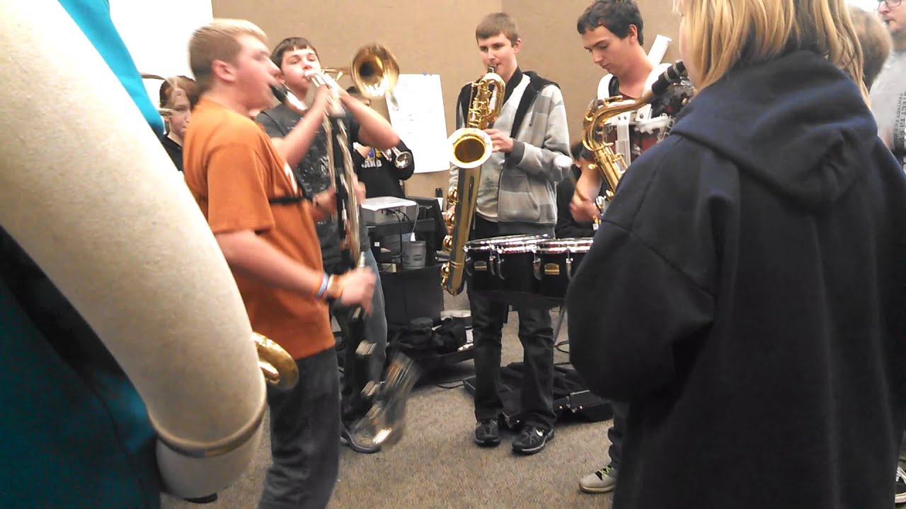 Rochester highschool band living on a prayer - YouTube
