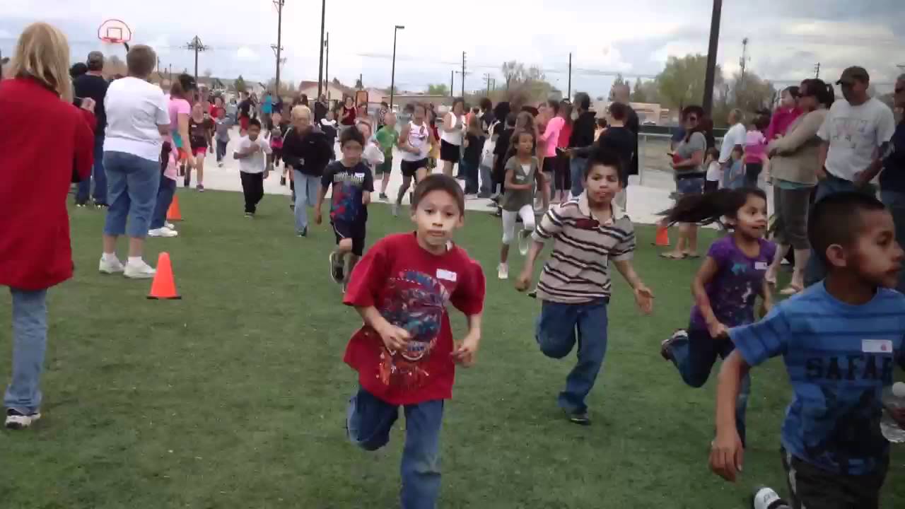 1st Graders Finish Fun Run - YouTube