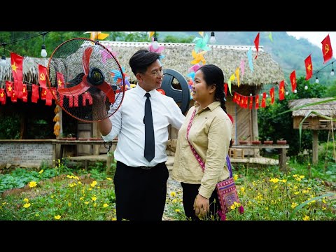 CEO, bekar bir anneye anlamlı bir hediye veriyor ve ona sürpriz bir aşk ilanında bulunuyor.