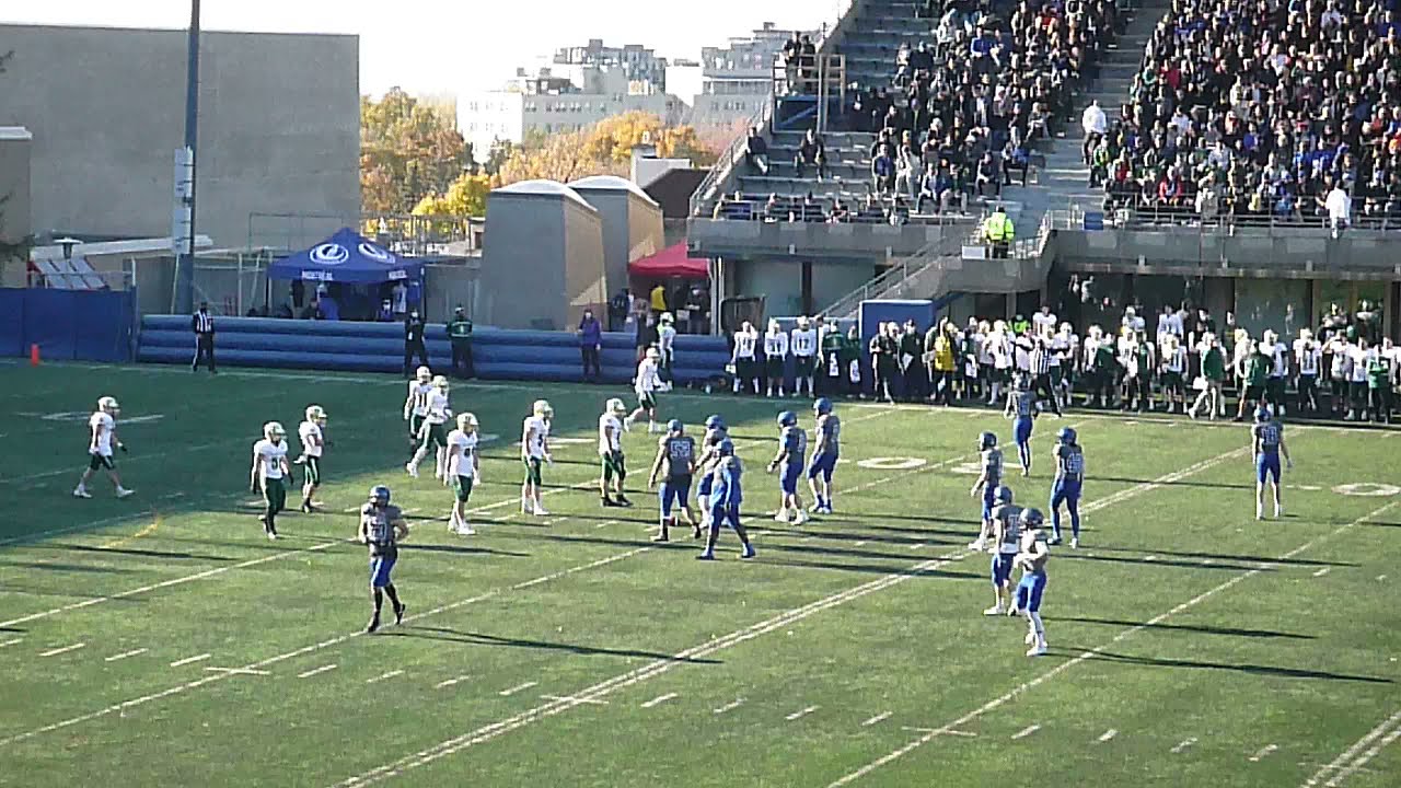 Carabins de Montreal QB Jonathan Sénécal throws a 29-yard TD pass to ...