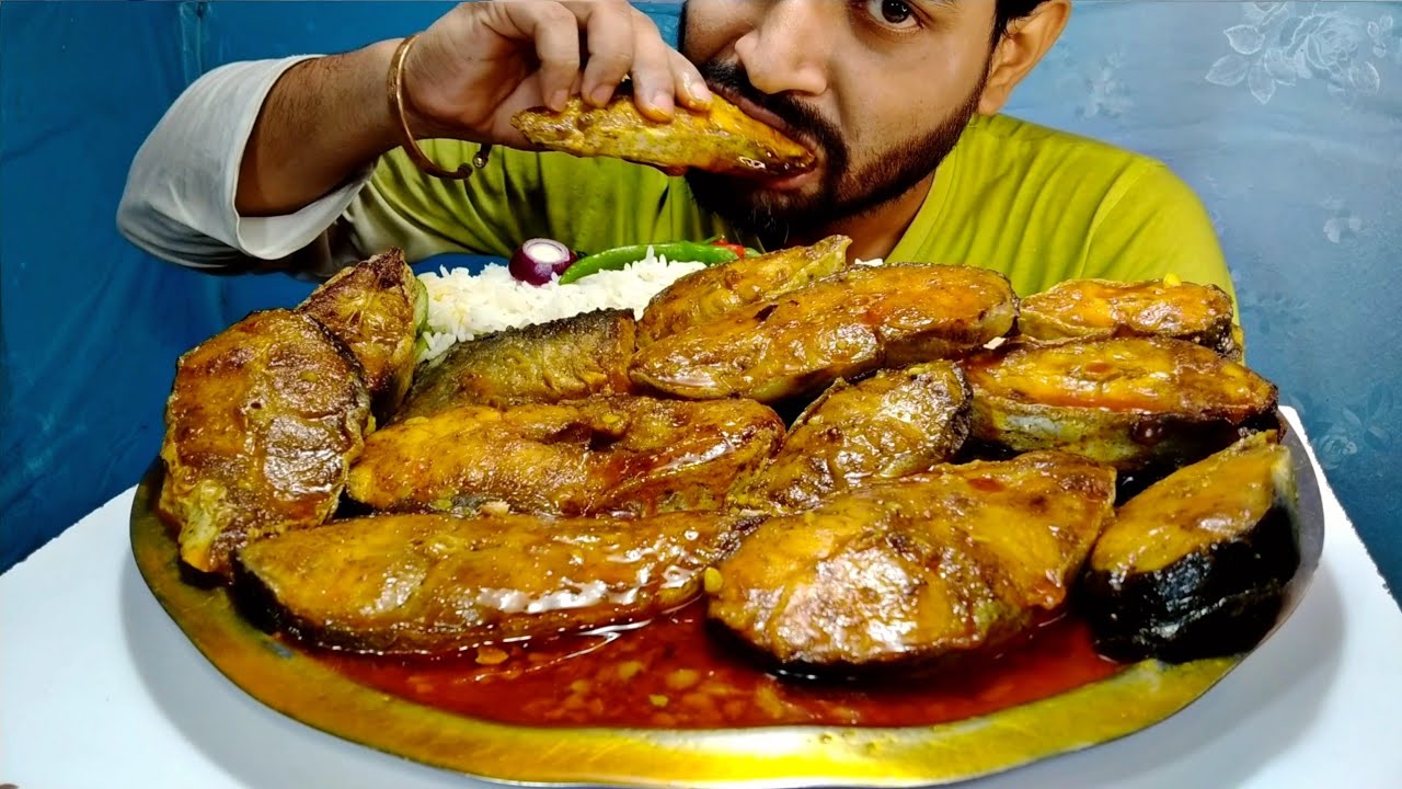 What A Piece 😳 3 Kg Huge Pieces Fish Curry With Rice Eating | Oily Rui ...