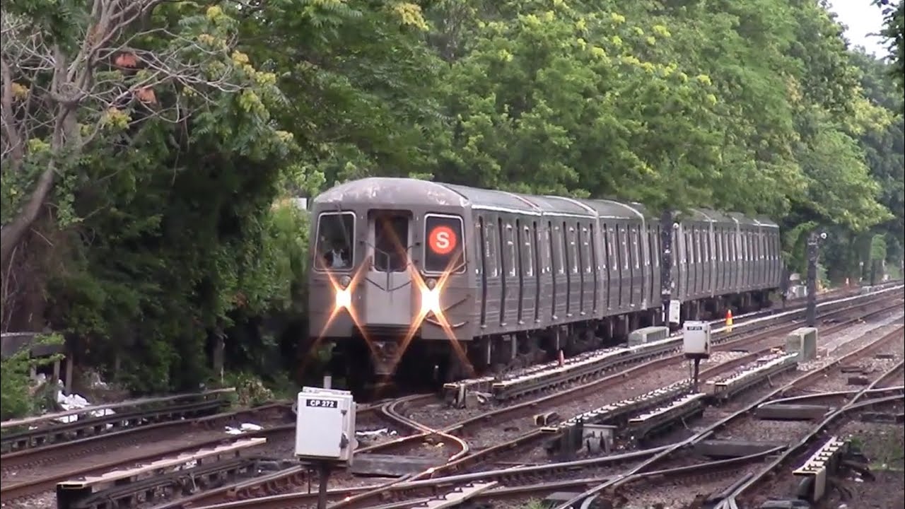 BMT Brighton Line: R68 and R68A S trains at Kings Highway (Weekend G.O ...