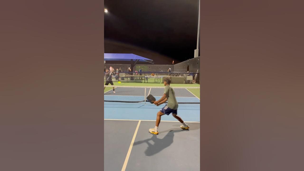 2 Situations Where You Use 2 Hands on Your Backhand Counter! #pickleball #pickleballtips #shorts ...