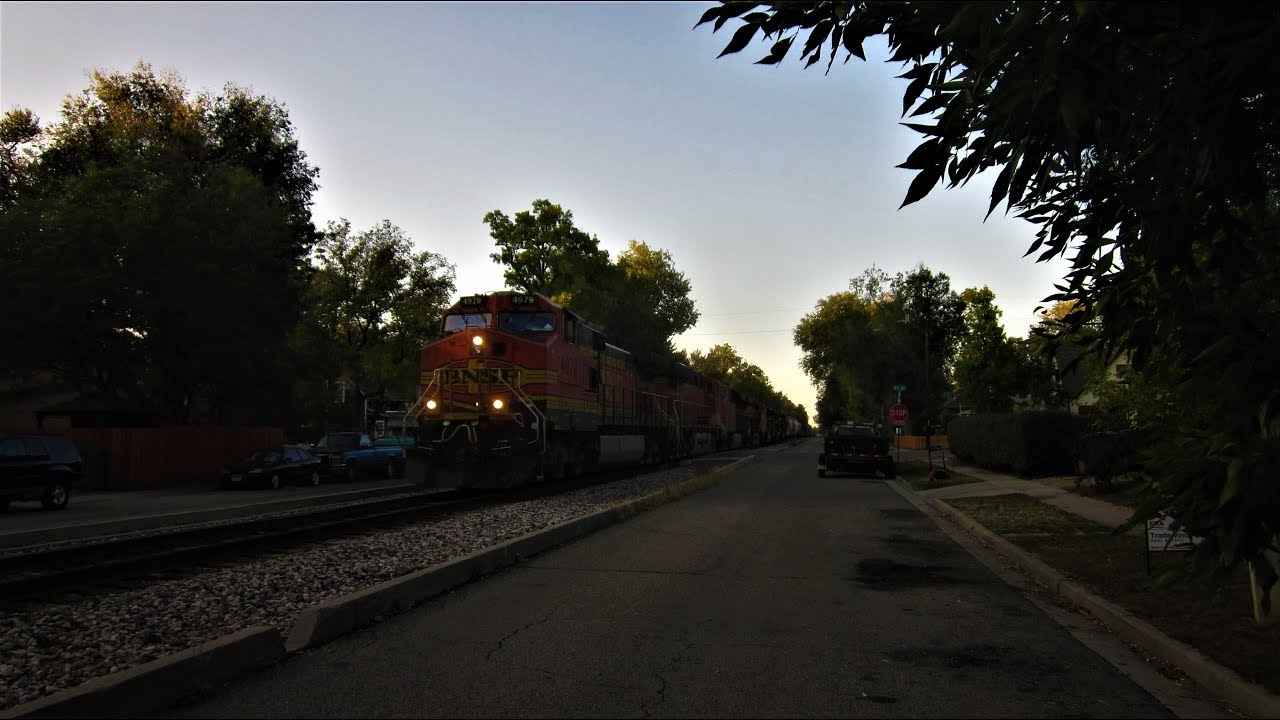 BNSF 4929 South [A great Lash Up!] - YouTube