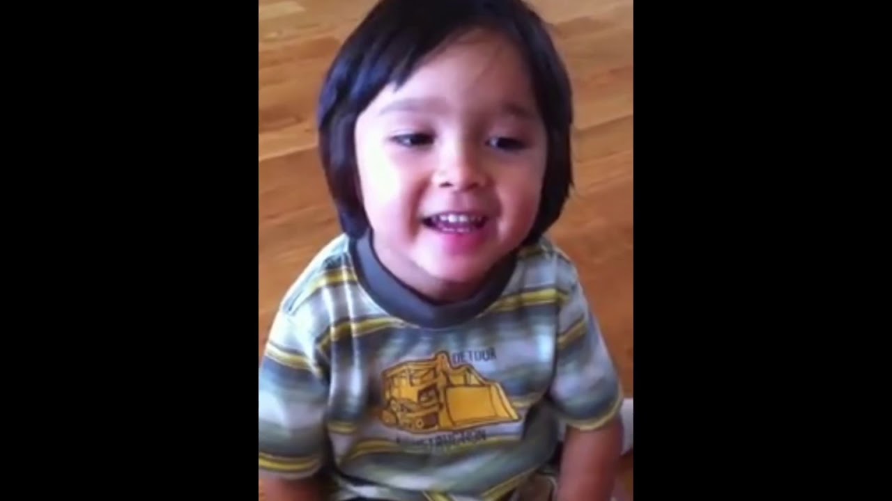 Half Filipino kid singing a Filipino folk song Bahay Kubo - YouTube
