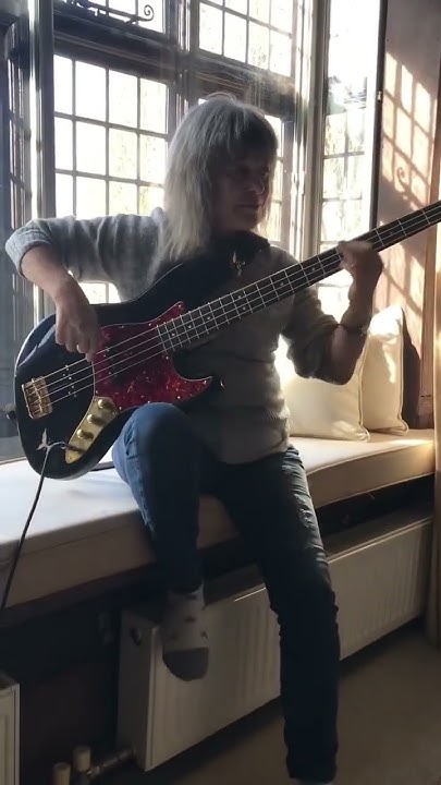 Suzi Quatro Wild One Bass Made By Rios Guitar Co Youtube