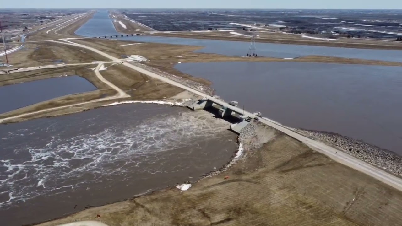 Winnipeg Red River Floodway (Duff’s Ditch) - YouTube