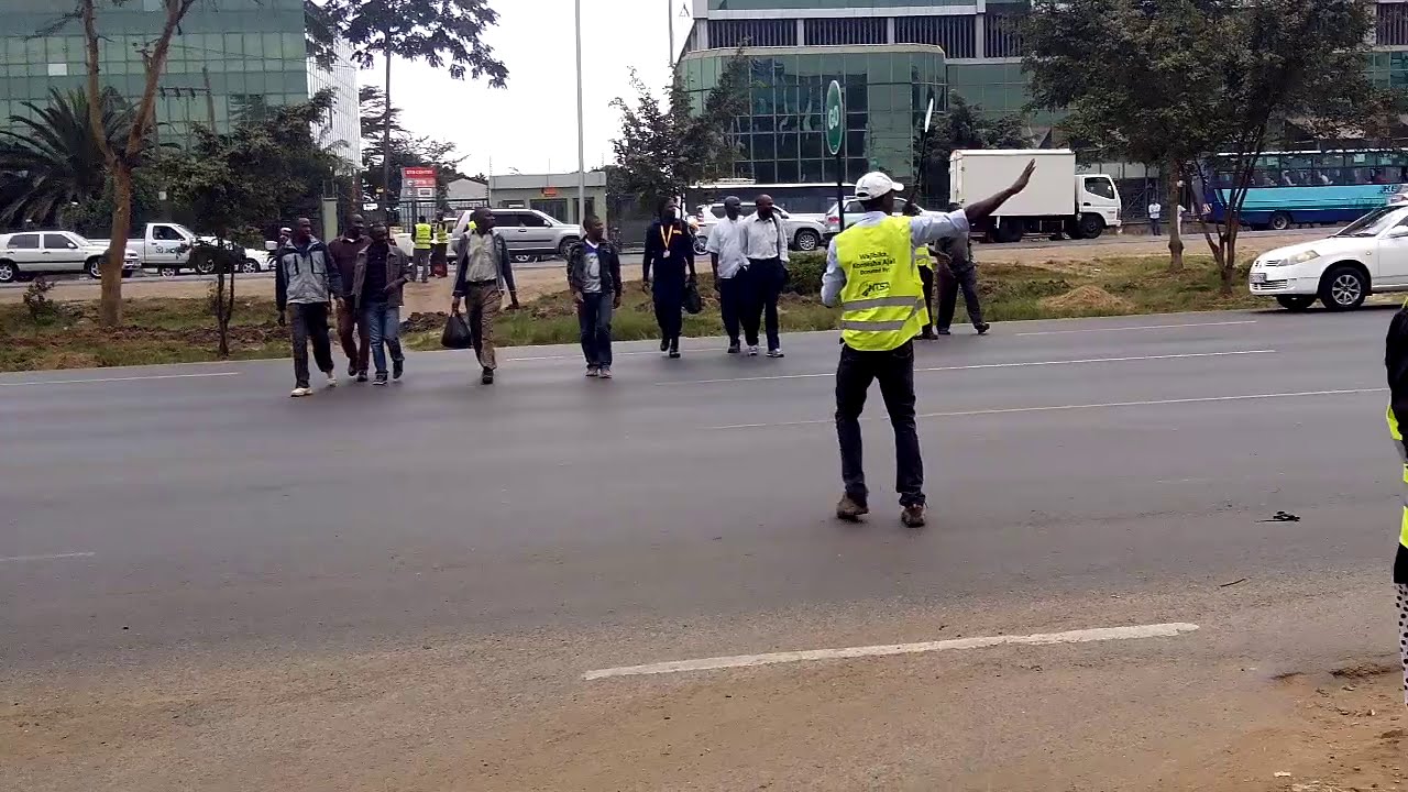 NTSA staff assisting mombasa road users to cross the road - YouTube