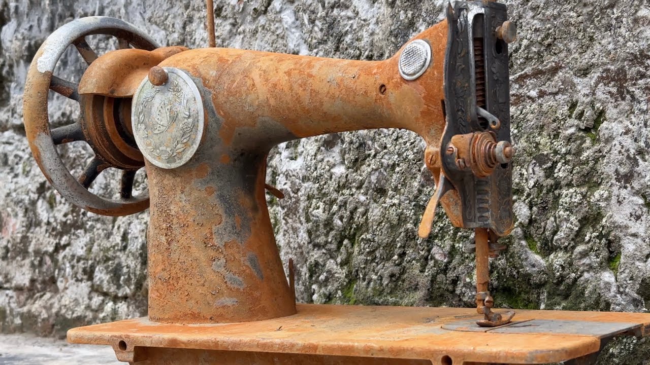 Restoring a SINGER 105-YEAR-OLD Sewing Machine That Is Extremely Rusty ...