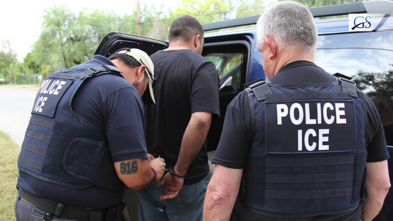 ¿Qué Hacer si la Policía ICE Toca tu Puerta? - YouTube