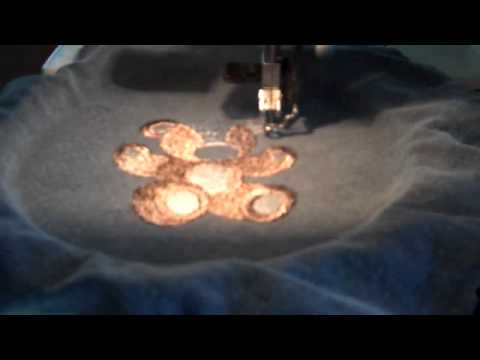Pfaff Creative 2140/2170 - bear embroidery - YouTube