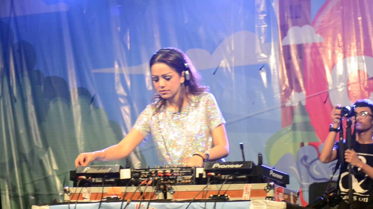 DJ Yasmin Live On Jakcloth Goes To Cirebon - YouTube