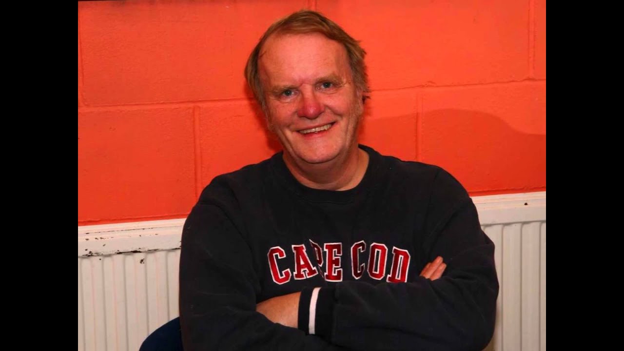 She Taught Me To Yodel performed by Graham Howe - YouTube