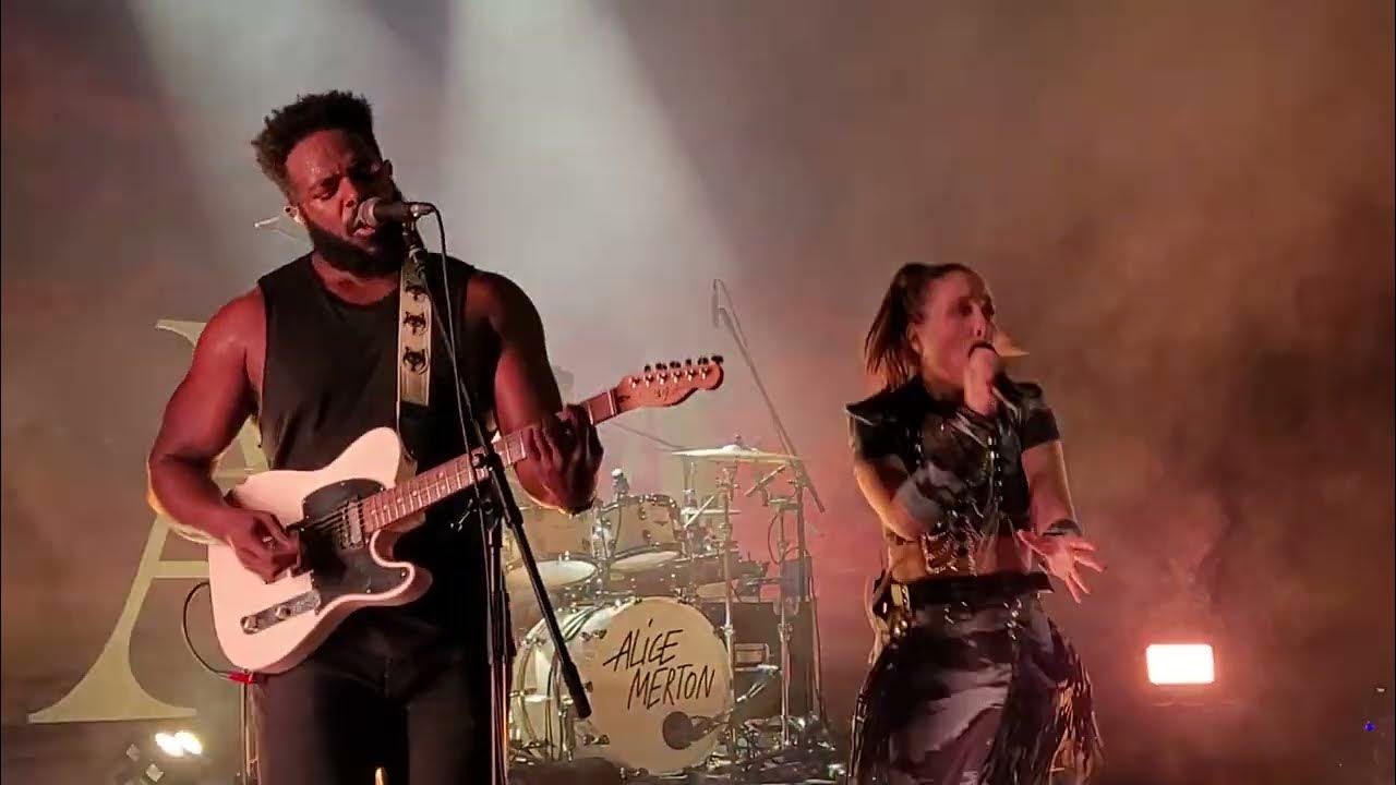 Alice Merton - Learn to Live (Düsseldorf 05.11.22, Tonhalle) - YouTube