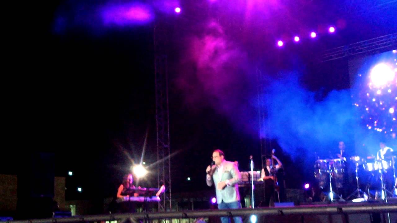 Sin Voluntad NMO Gilberto Santa Rosa Guayaquil - YouTube